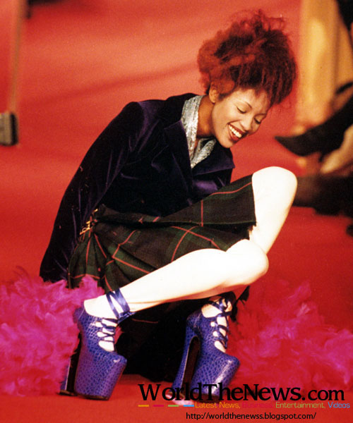 World The News: Hotests Fashion Models Falling During Catwalks