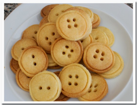 Selvage Blog: Button Cookies