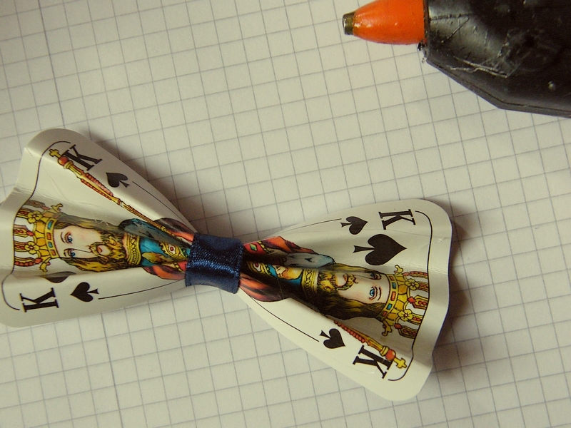 Almost Alice - DIY & Craft tutorials: How to: Playing Card Bow Necklace
