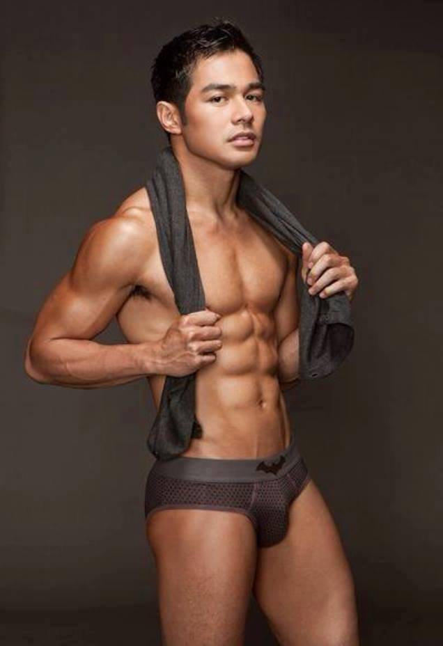 Hunks in Pictures: Benjamin Alves Underwear Pic