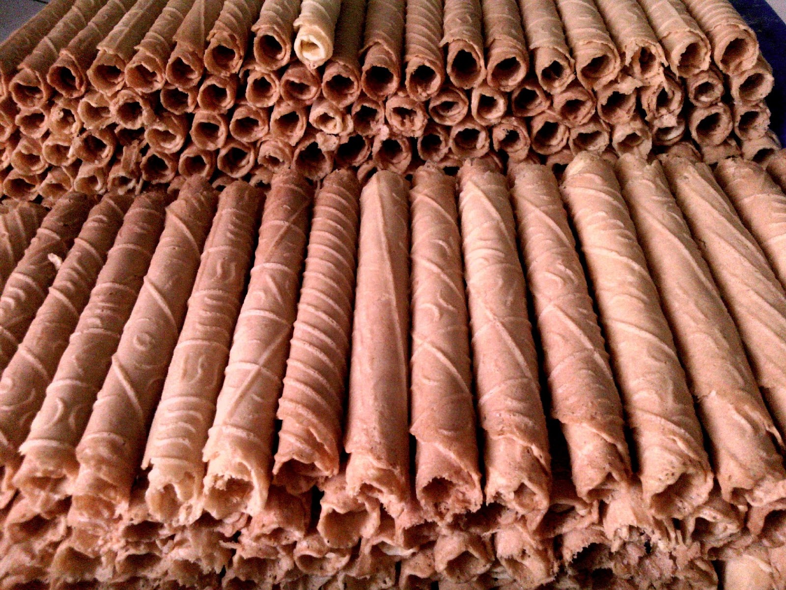 KUE SEMPRONG Rasa Wijen dan Pisang Ambon ~ EGG ROLL - SEMPRONG - LEMPIT