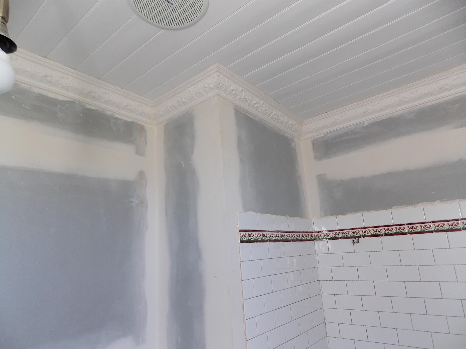 Birch Cottage: Bathroom cornice