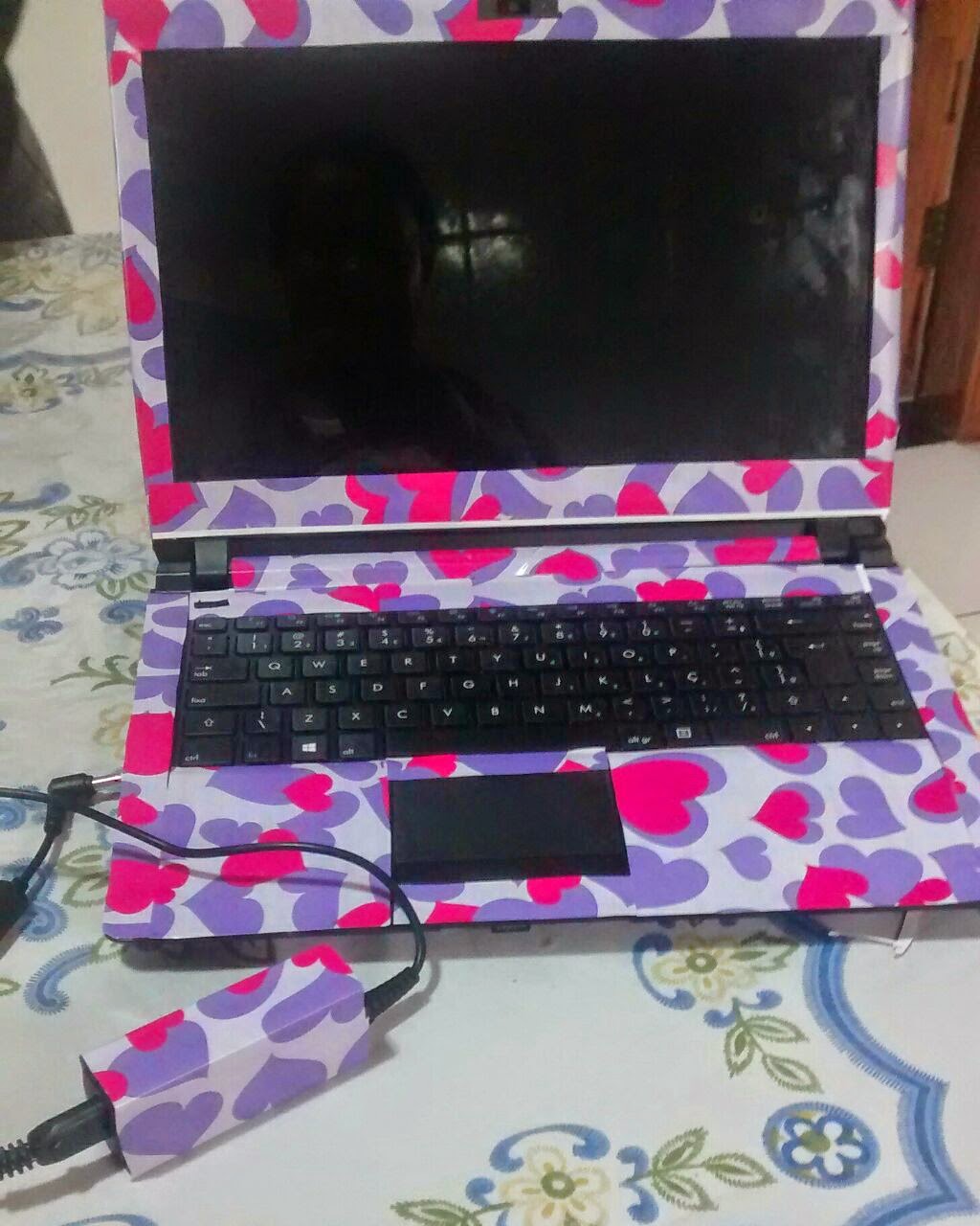 Loucuras Femininas: Decorando o notebook com Contact