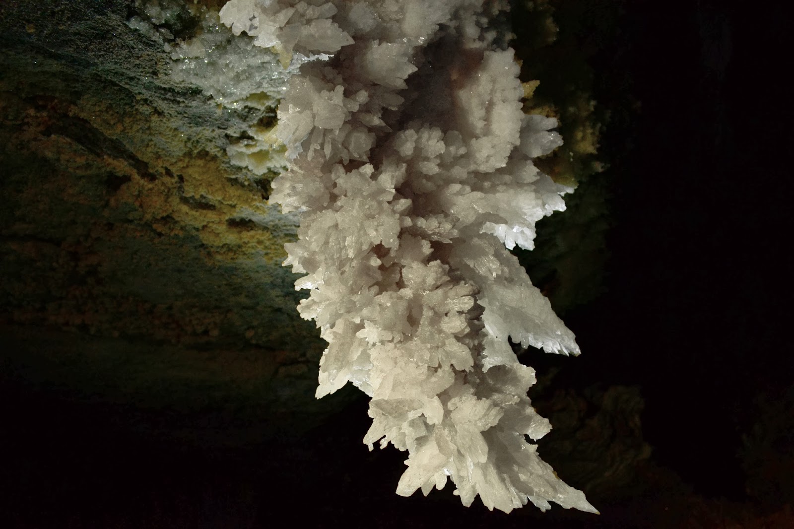 ELLISONS CAVE CROSSOVER DOWN FANTASTIC PIT & UP INCREDIBLE PIT. - ADAM ...