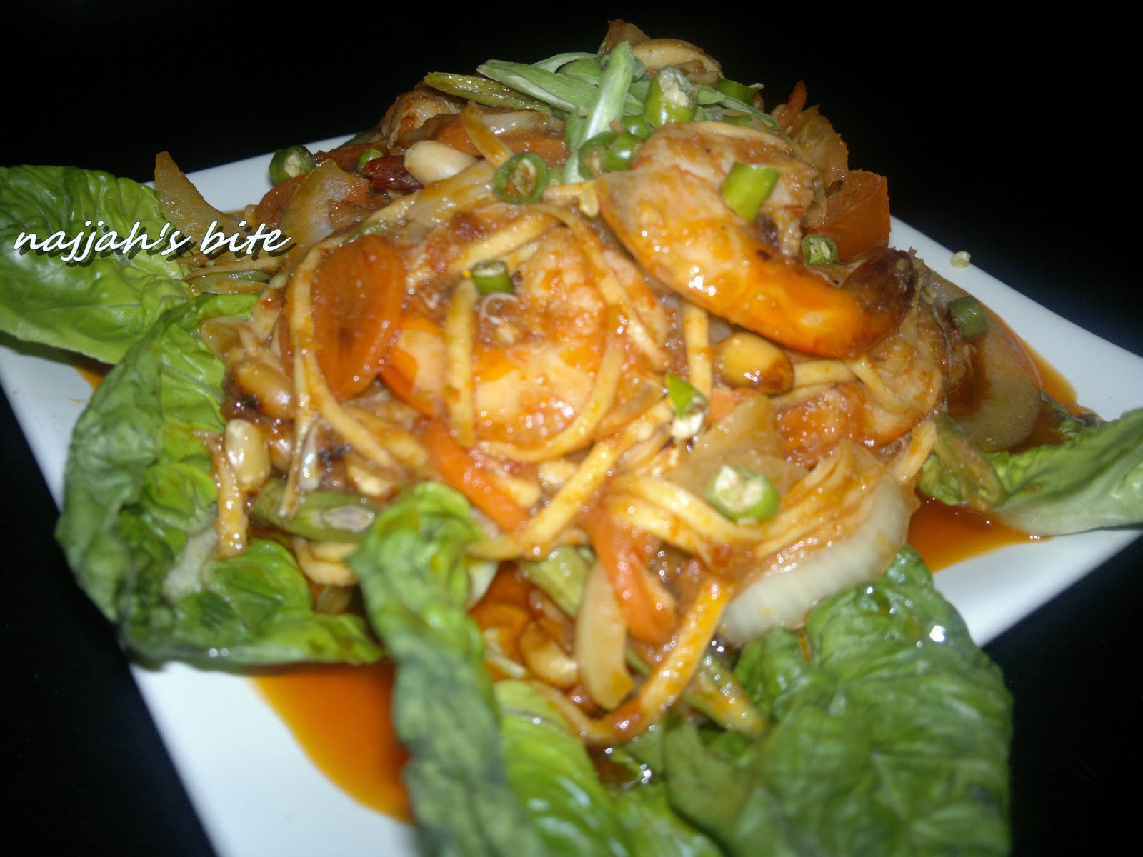 Najjah's Bite: SAMBAL UDANG SALAD MANGGA