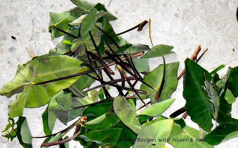 Assamese Recipes: Kosu xaak boot aru Mosur Dailor logot... ( Colocasia ...