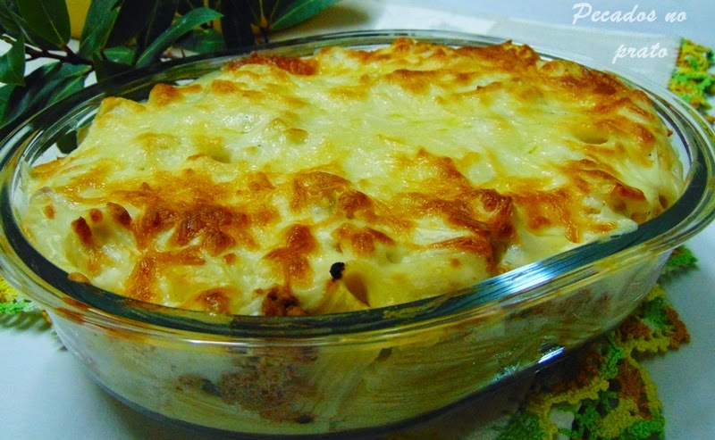 Macarrão gratinado com carne picada - Receitas de pecados no prato