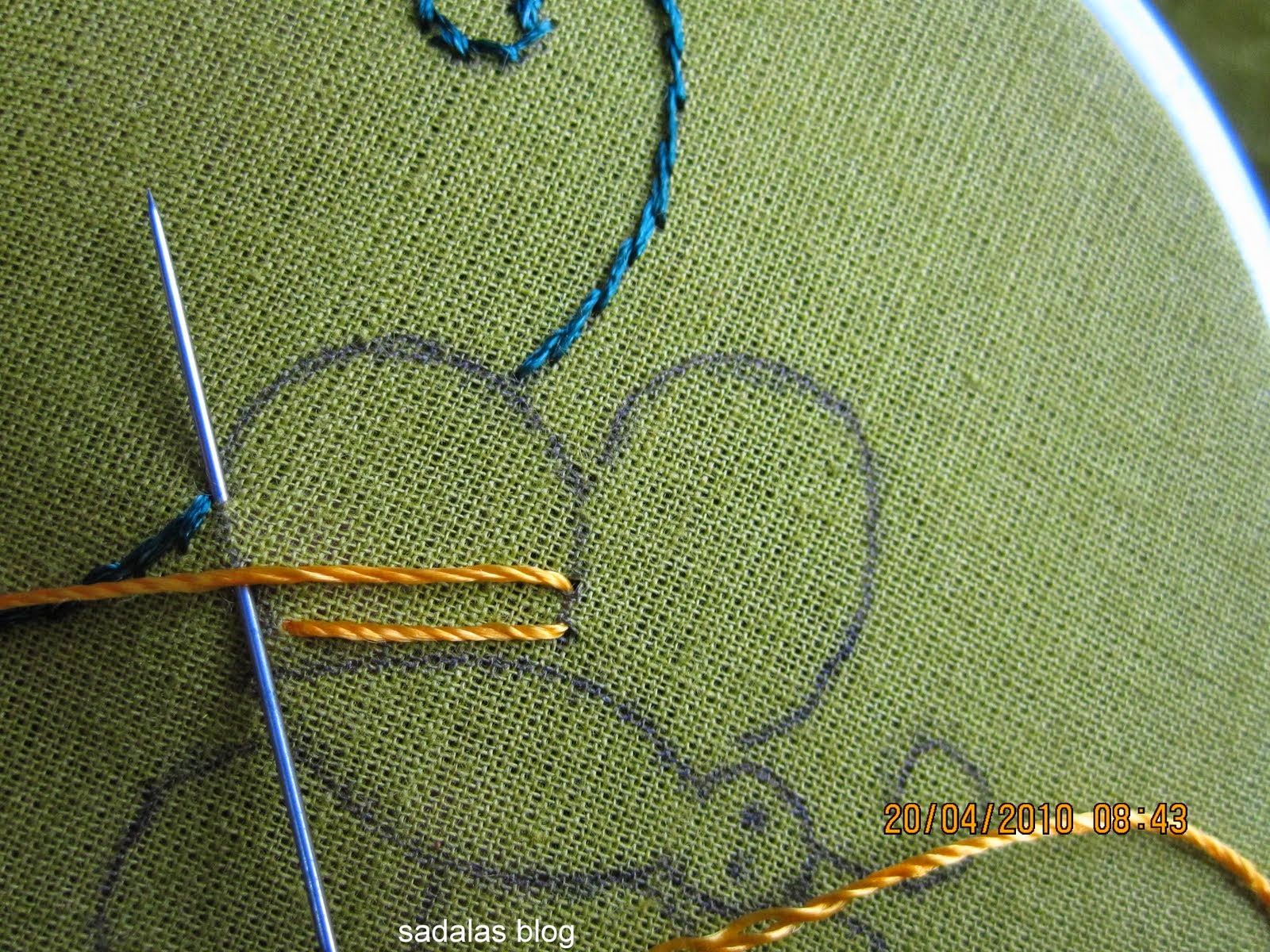 Sadala's Embroidery: Tutorial: Knotted broken chain stitch