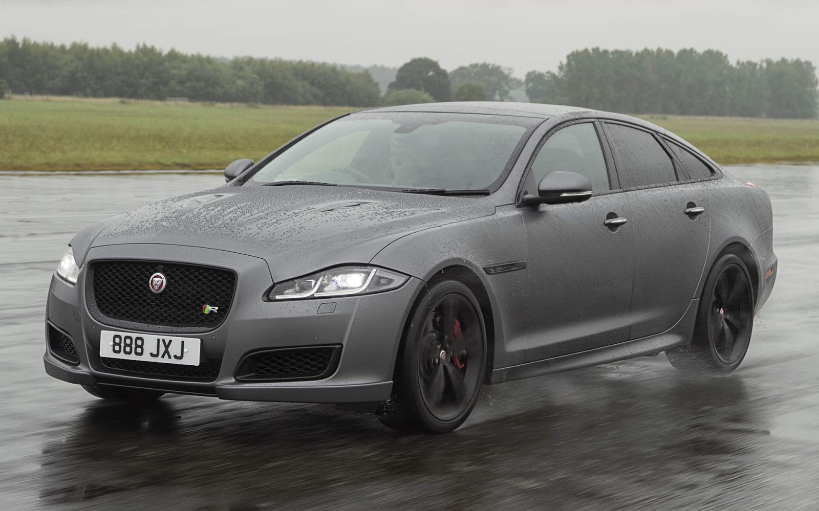 Novo Jaguar XJR 575: fotos, vídeo e especificações oficiais
