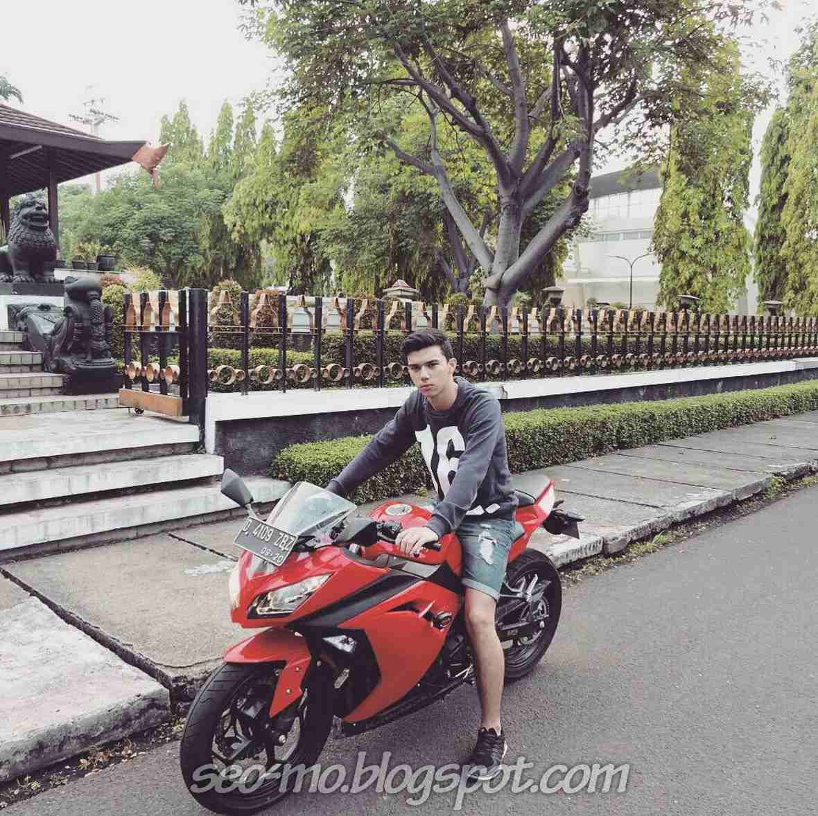 Biodata dan Foto Jeff Smith Terbaru