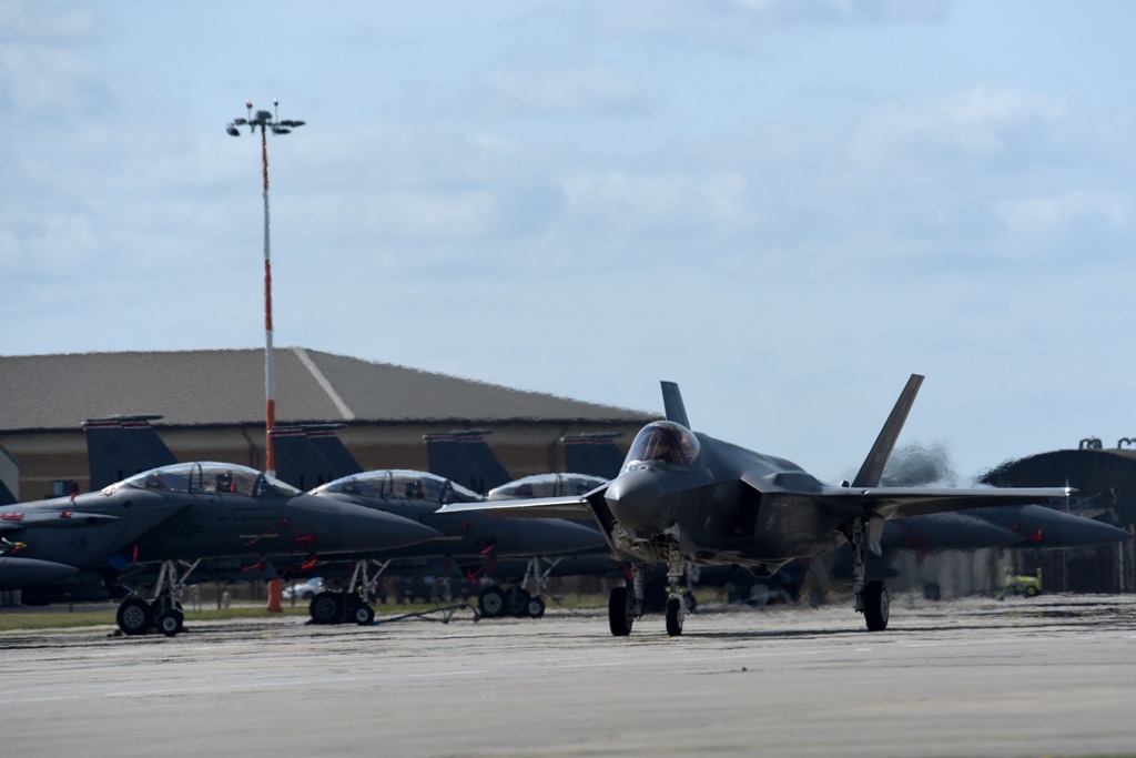 USAF F-35 DEPLOYS TO RAF LAKENHEATH - Blog Before Flight - Aerospace ...