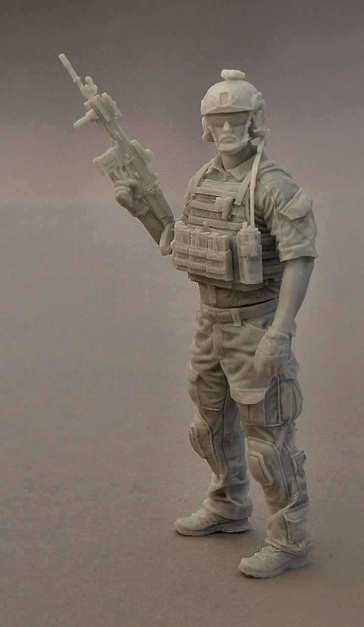 Airborne Miniatures: 1:35 scale figures