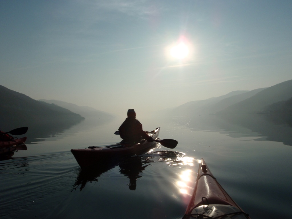 La defilare, în defileu – Romania vazuta din caiac