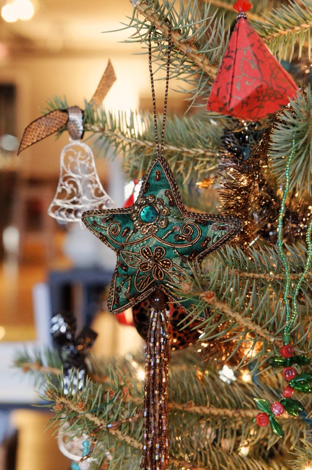 CHRISTMAS IN THE USA Style Studs And Lace christmas-in-the-usa-style-studs-and-lace