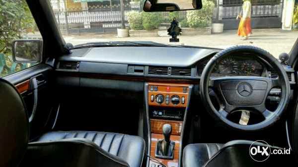 Mercy E220 / W124 1994 Silver Mt - Mercy Bekas - Barang Second Tapi Bagus