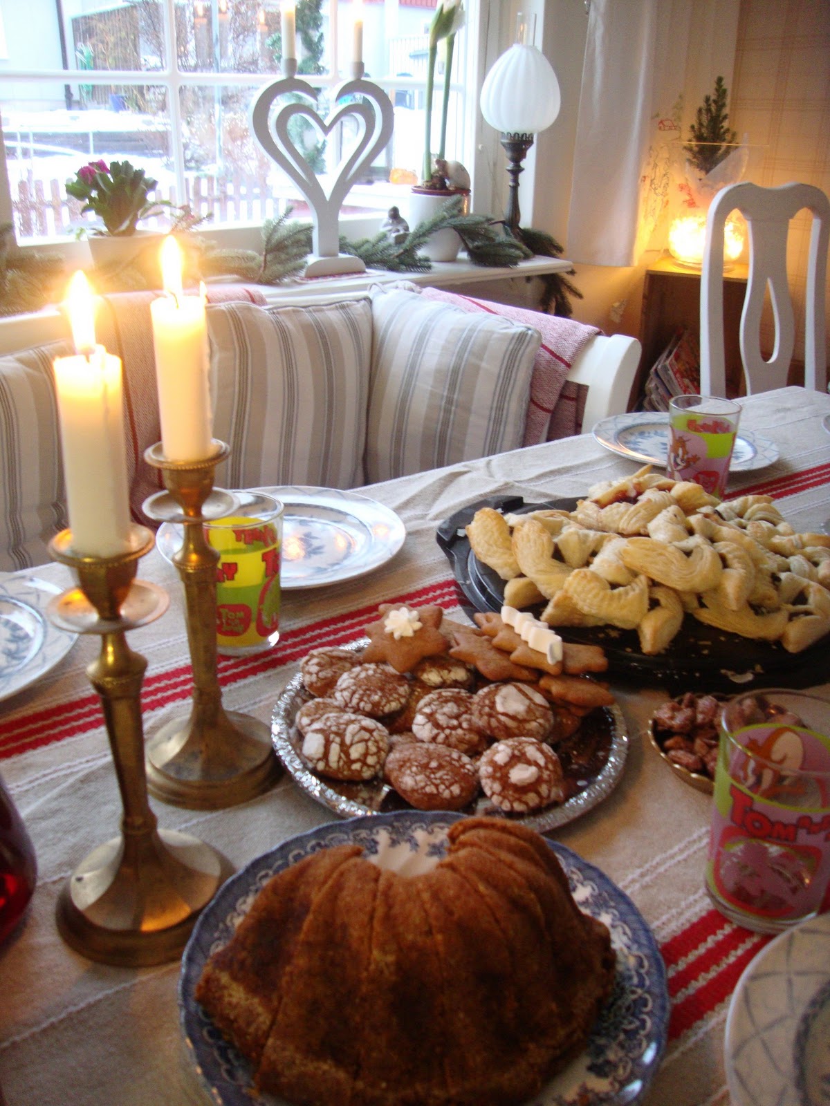 Frostrosor: BILDINLÄGG med förberedelser, julmys och en hälsning!