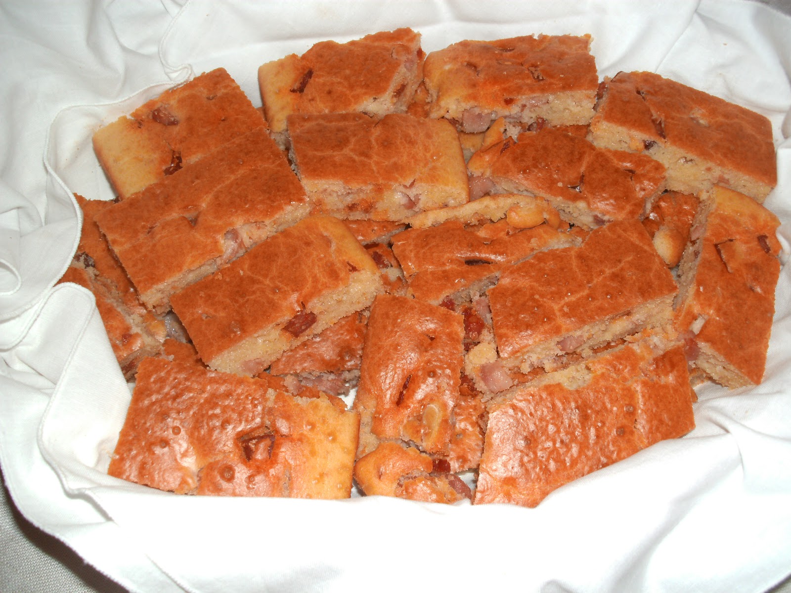 BOLA SALGADA, FOLHADO QUEIJO E FIAMBRE - Doçuras da Beta