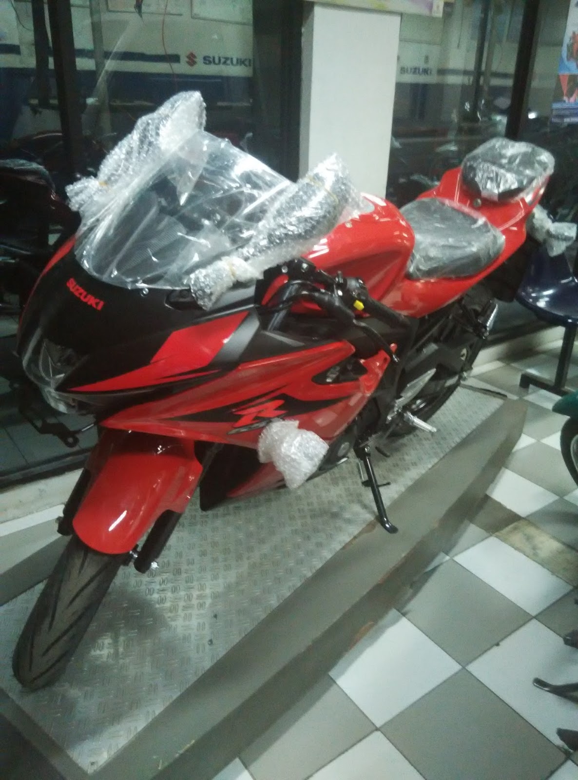 Download 99 Gambar Sepeda Motor Suzuki Lets Terbaik | Motor Jepit