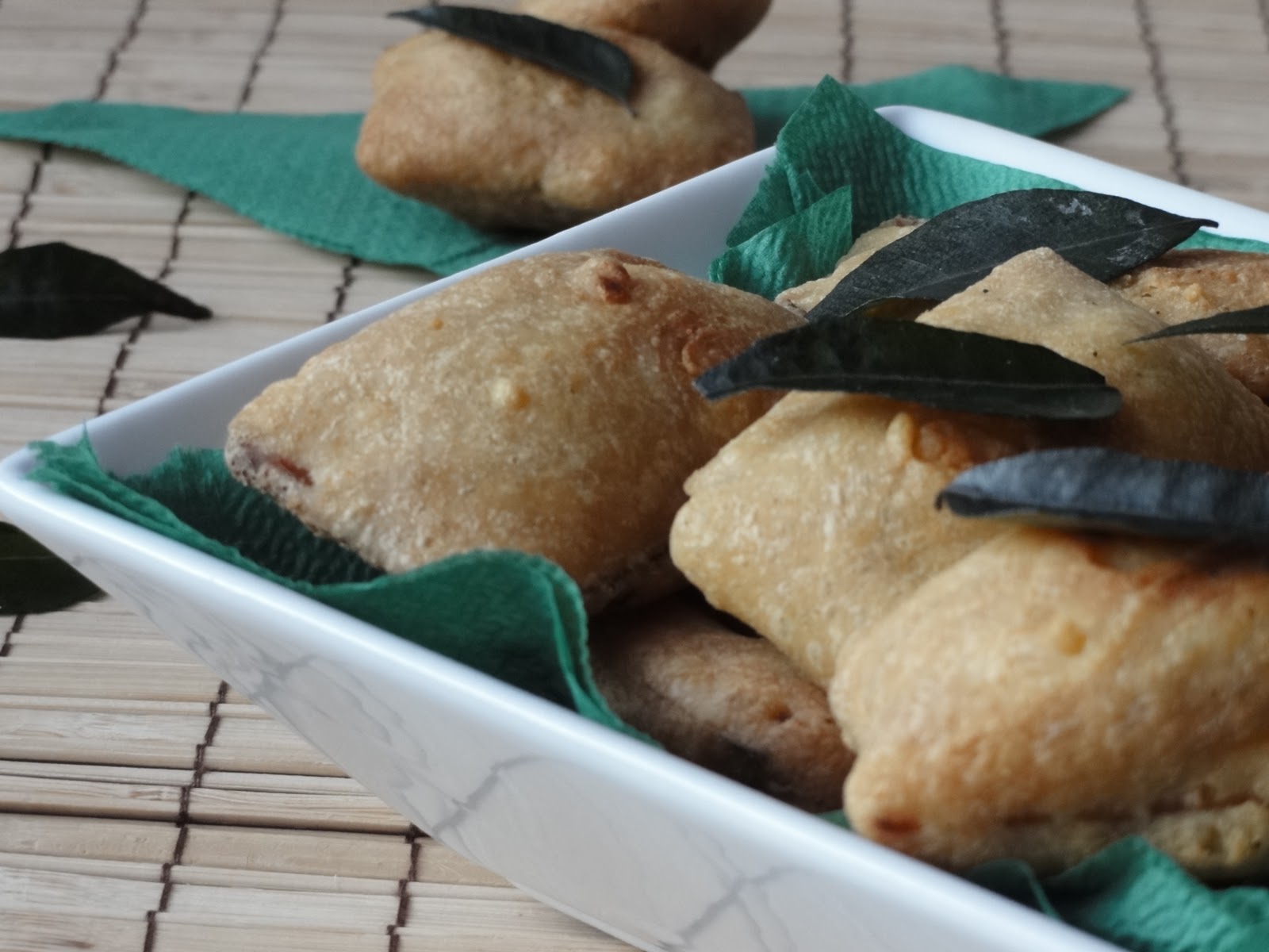 Rathai's Recipes: Plantain fritters - Vaazhakkai bajji