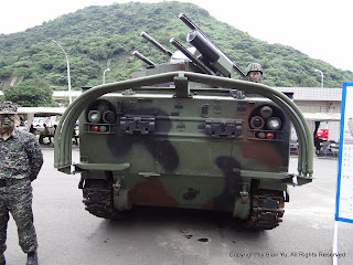 Blair's 軍事,警察及消防攝影: Chaparral 榭樹飛彈車(M730履帶載具)