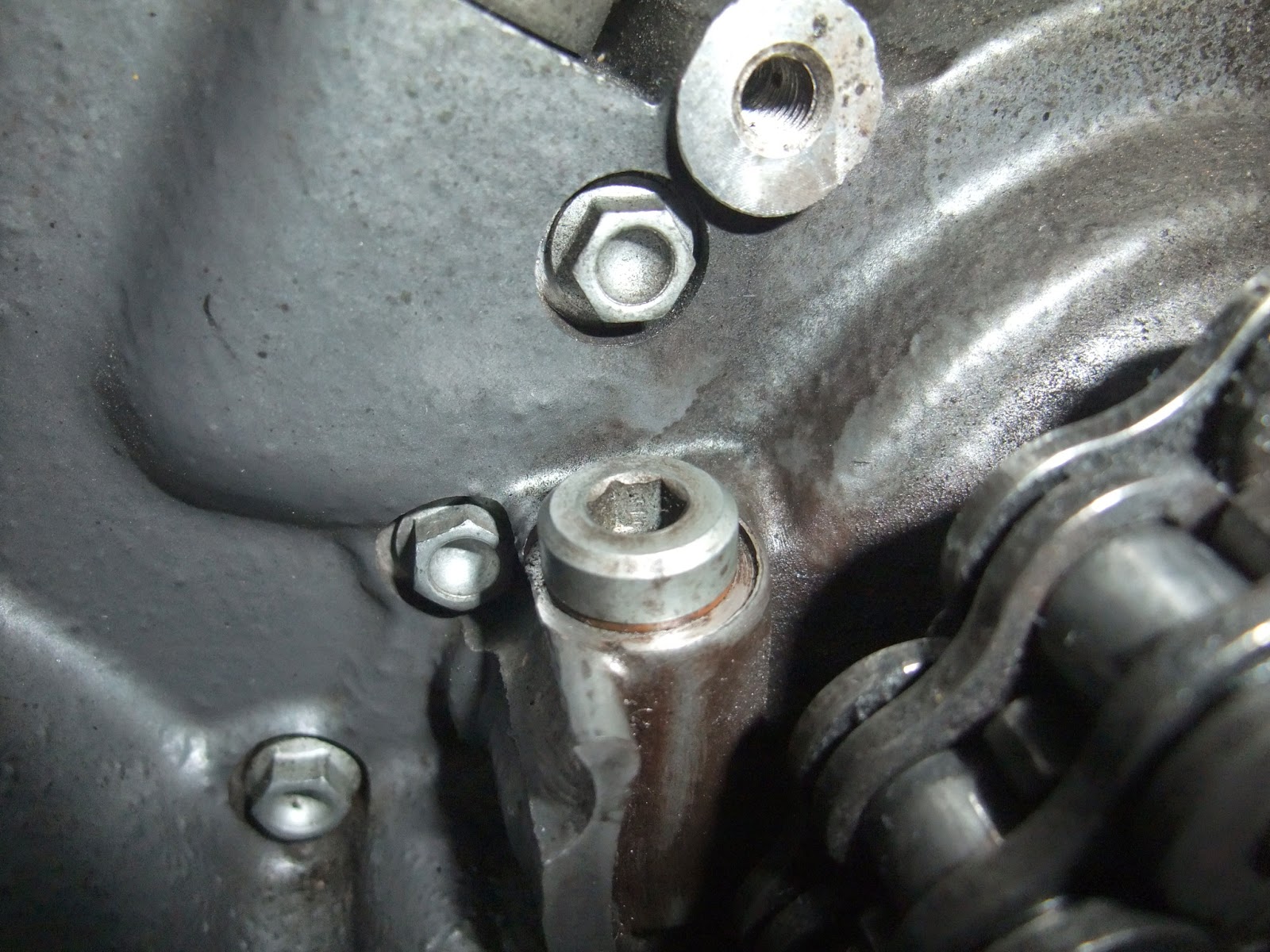 ARTOO - DETOO: KTM 990 Superduke clutch oil jet cleaning