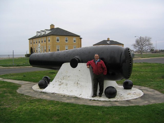 Ernesto Linares Mascaro: Los cañones de mil libras en La Punta