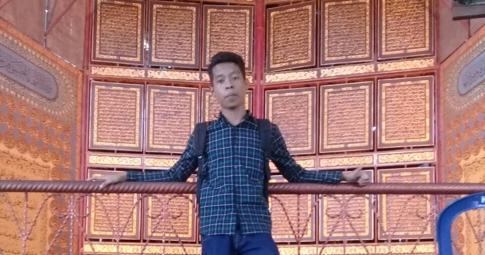 Kegiatan Mahasiswa Computer Plus: Kunjungan ke Al Qur'an raksasa