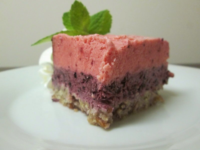 a girl eats world: July 4th: Frozen Berry Cake