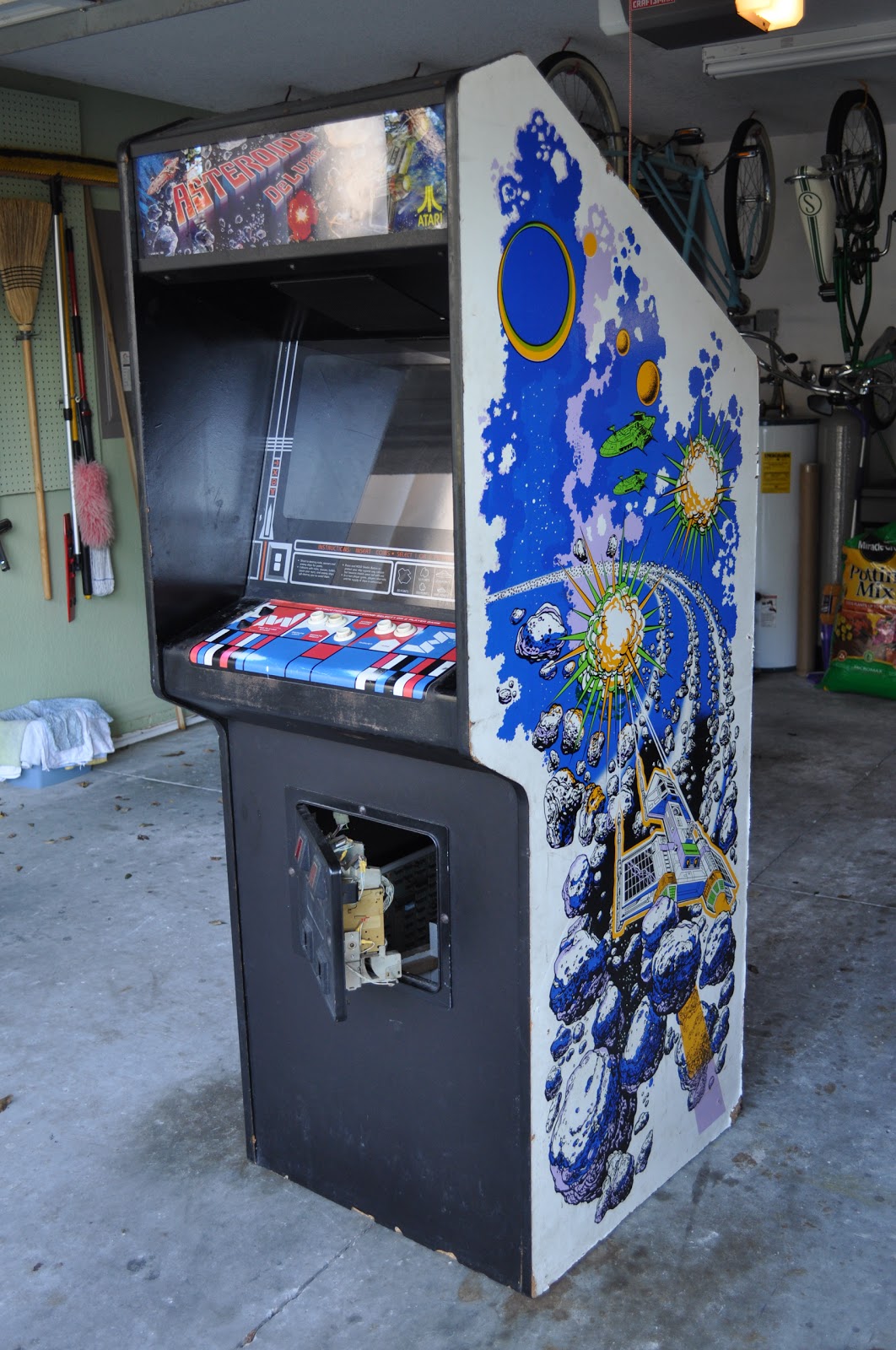 Spaceport Arcade: Asteroids Deluxe