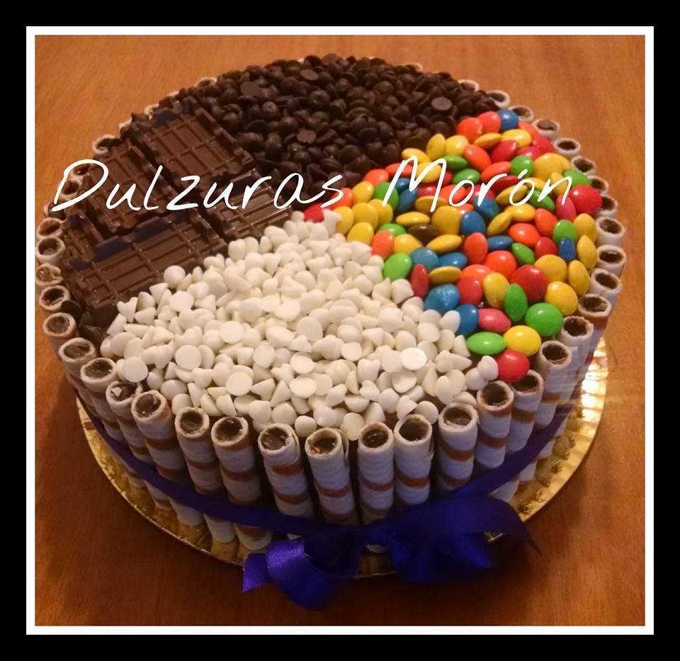 TORTAS ARTESANALES DULZURAS MORON: Tortas con rocklets y golosinas