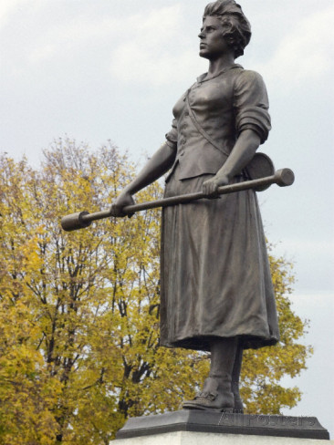 American Revolution's Women Patriots: MOLLY PITCHER, FOLK HEROINE OF ...