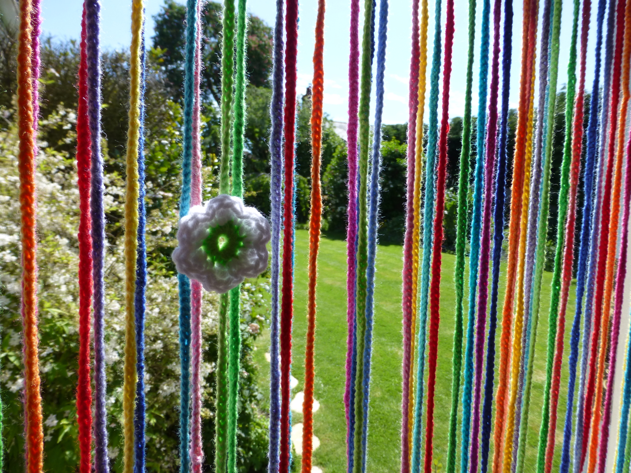 Mrs Thomasina Tittlemouse: Crochet Fly-Curtain