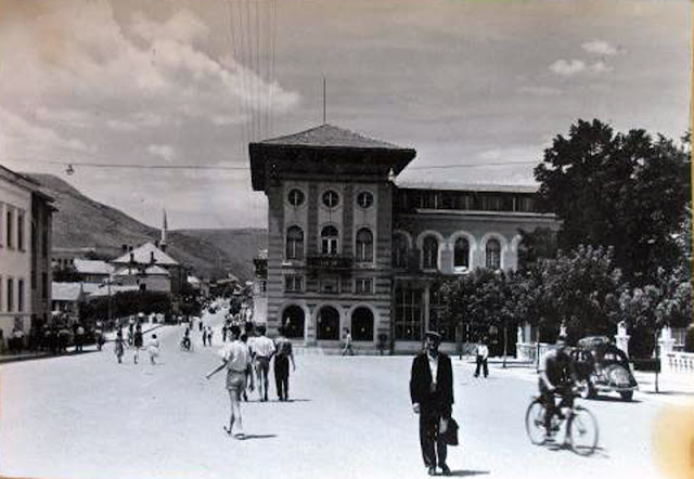 (RE)COLLECTING MOSTAR - ARHIV: MUSALA - RONDO, 1946. - 1991.