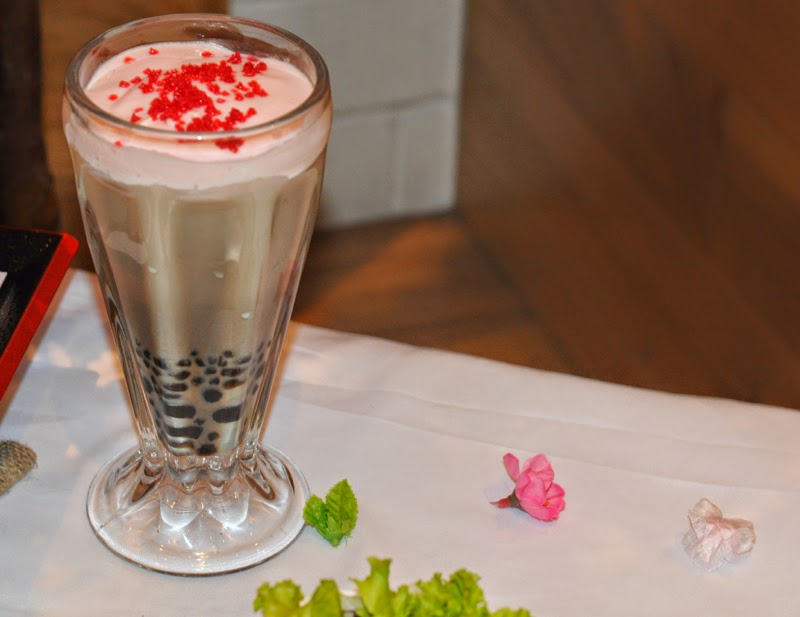 SAKURA SEASON AT TOKYO BUBBLE TEA! - Rochelle Rivera