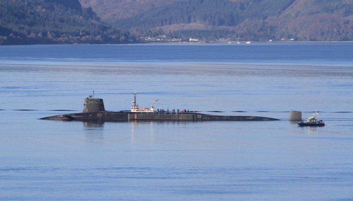 Asian Defence News: Royal Navy Vanguard Class submarine passing Gourock ...