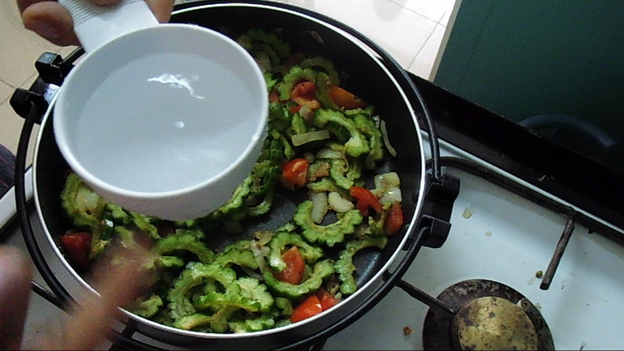 Tagalog Kitchen: Ginisang Sardinas sa Ampalaya