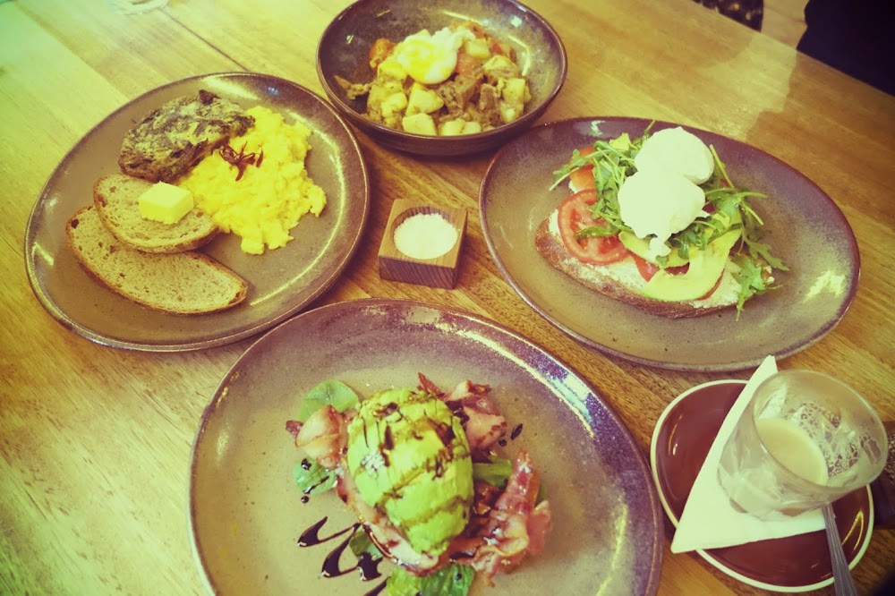 Lucy and The Runaways: A Bloggers Lunch: The Commons Local Eating House