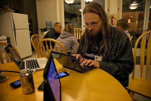 Beberapa Foto Jay Freeman aka Cydia. [ Bagaimana jika para Hacker iOS ...