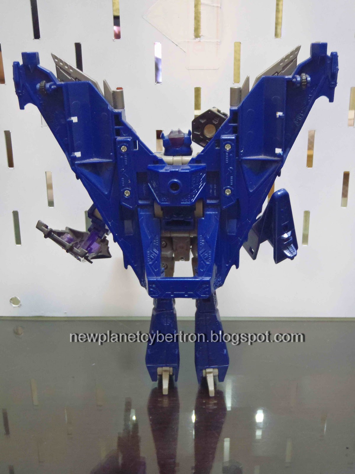 New Planet Cybertron: Transformers Review: Soundwave (Cybertron Voyager)
