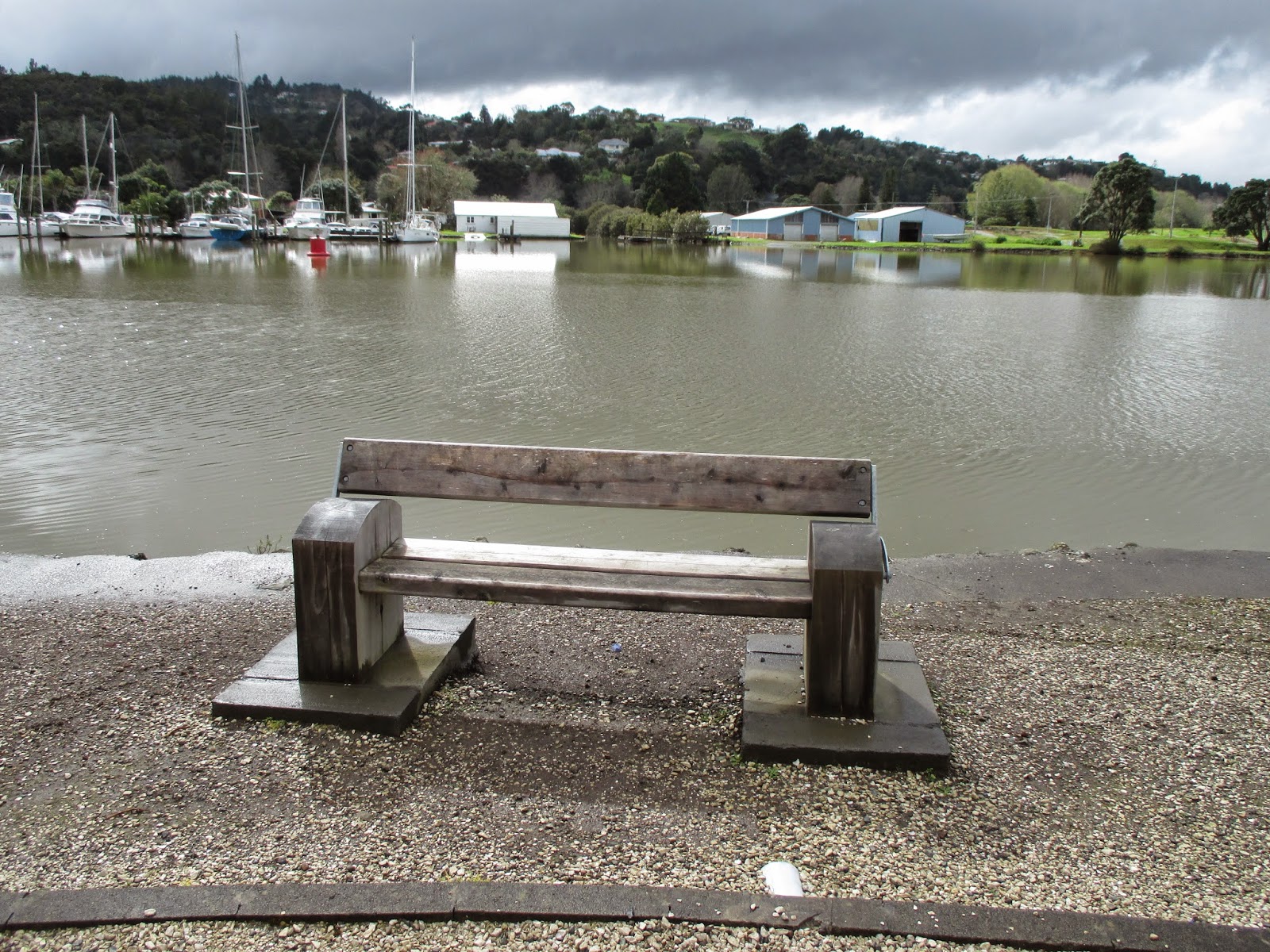 Kamo Lady: SEATS ALONG THE NEW HATEA LOOP WALK