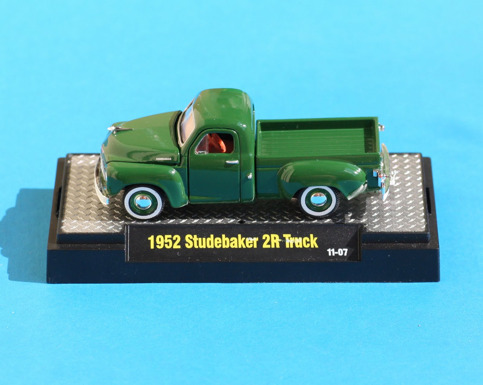 Incredible Mini Garage: Studebaker 2R 1952 M2 1/64