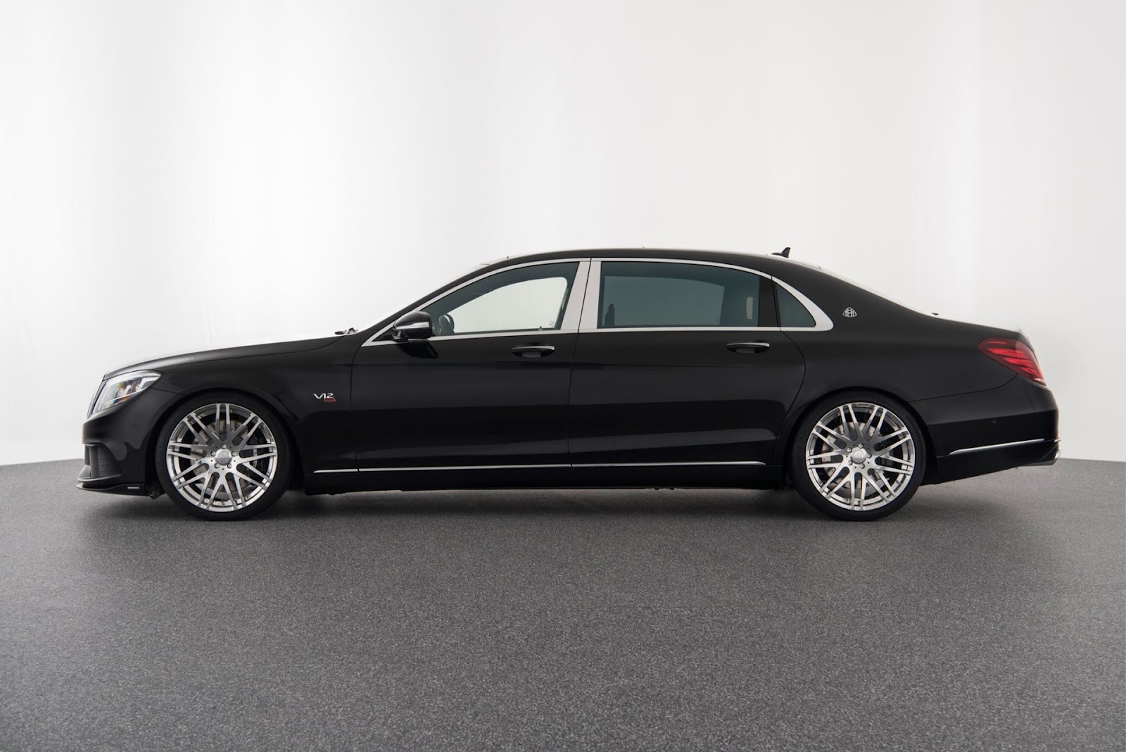 Cars Tuning Music: Maybach S600 BRABUS 900