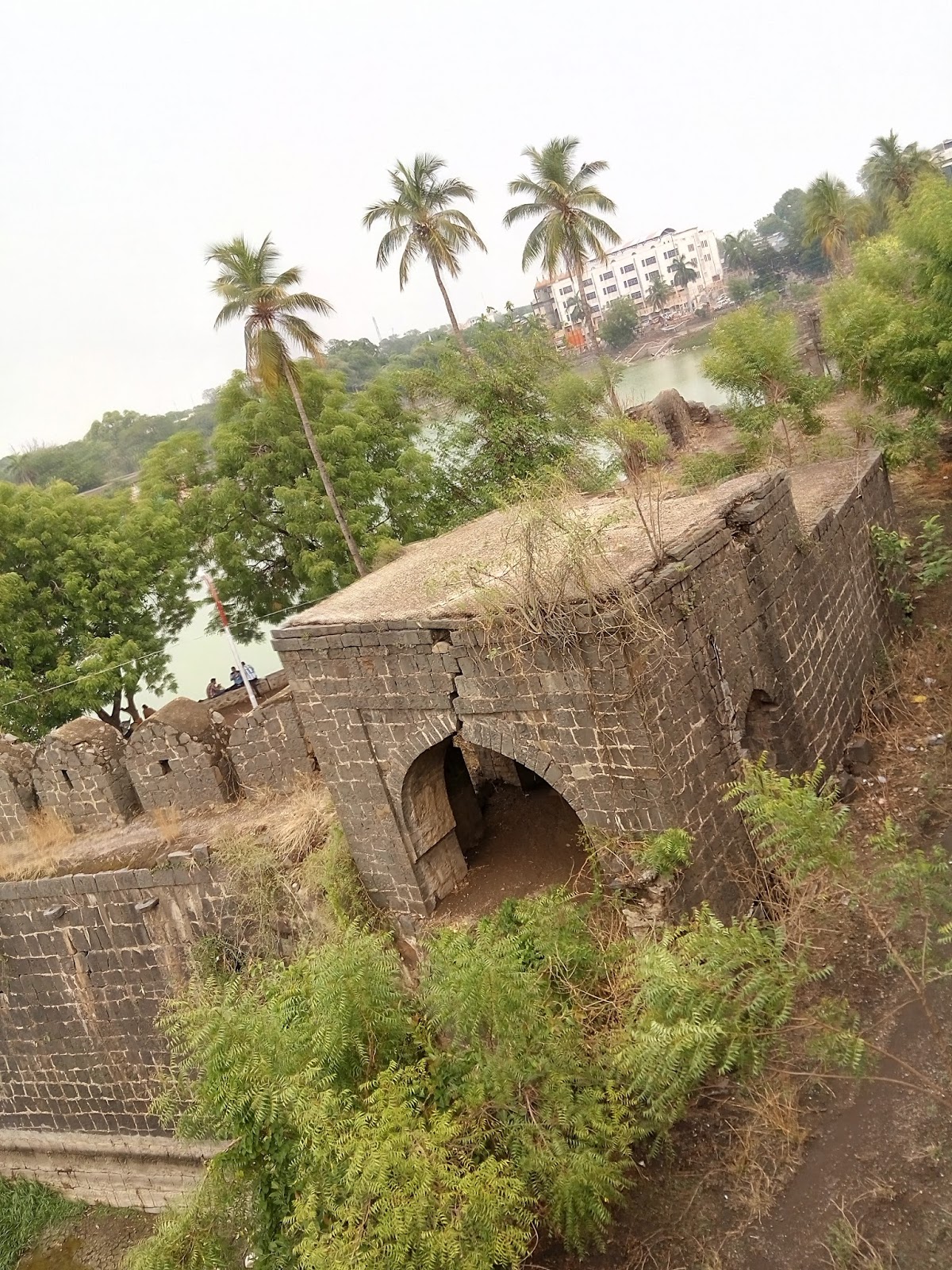 Solapur Fort aka Bhuikot Fort near Siddheshwar Temple and Lake in ...