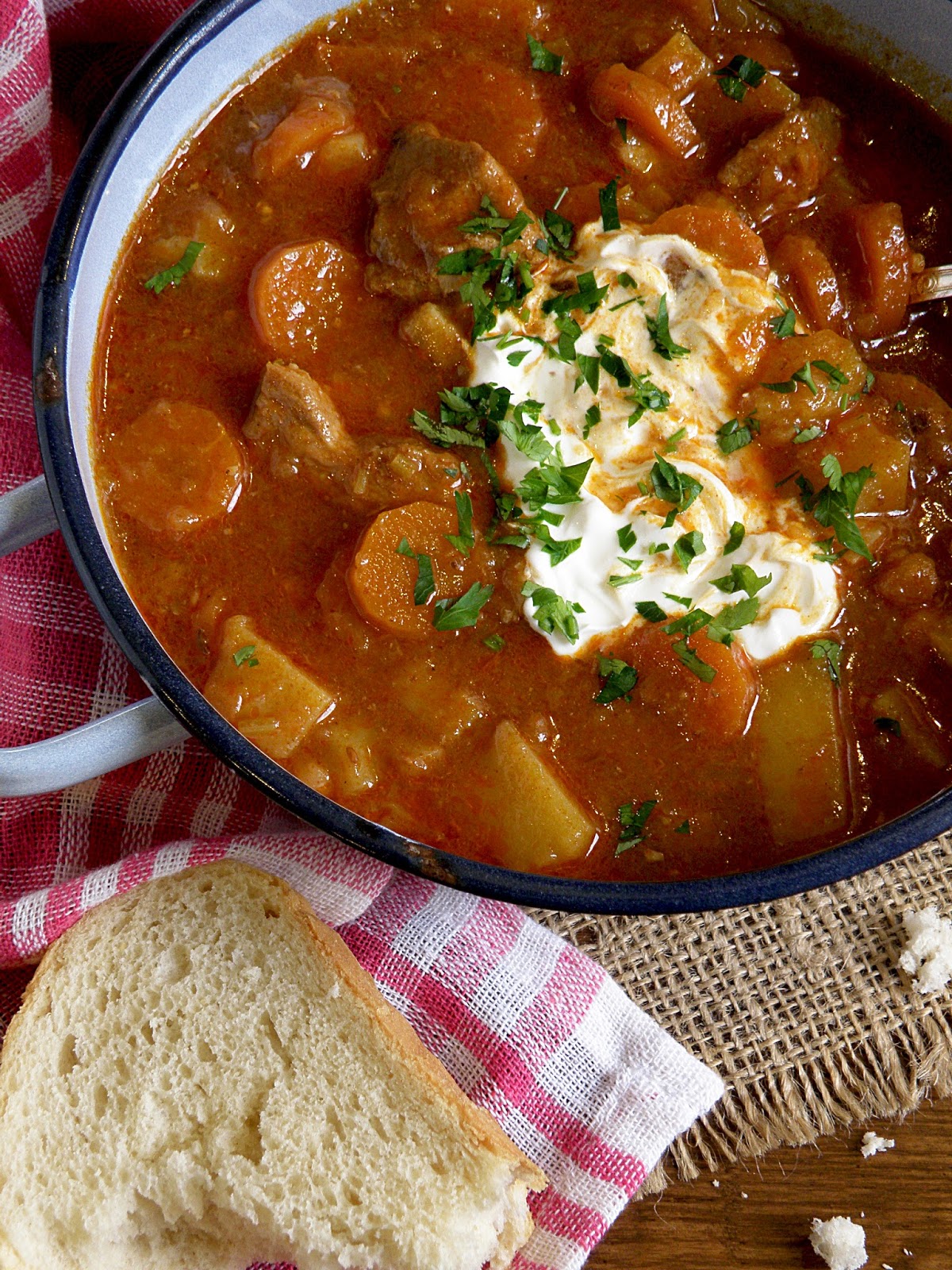 Вкуснотека: Унгарски Гулаш (Gulyás)