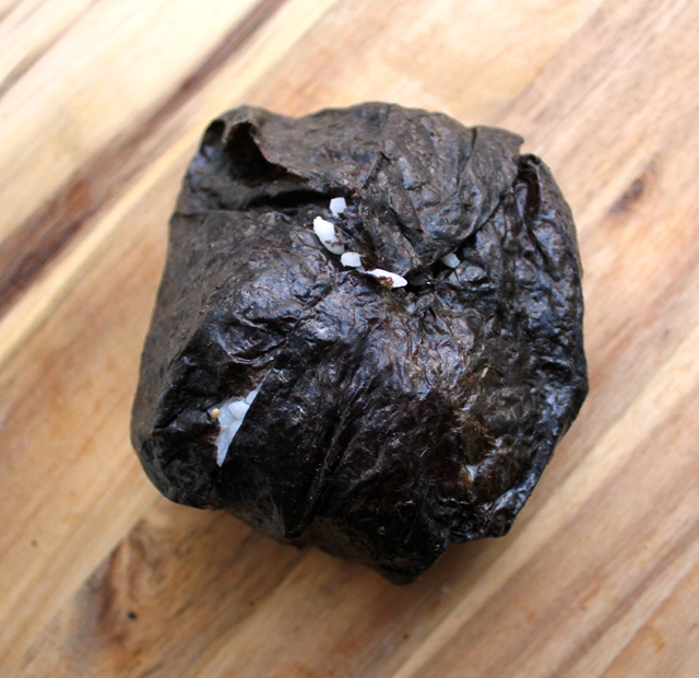 Onigirazu med spinat, sesamtofu og grillet rød paprika | Veganmisjonen