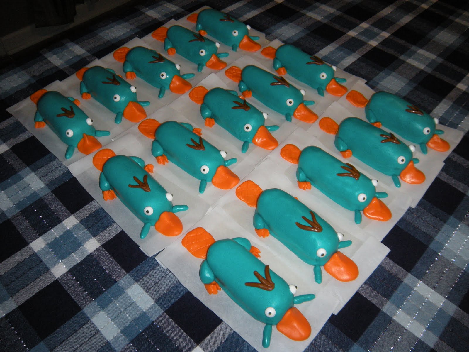 Pengin99's World: How to make Perry the Platypus Cakes for a Disney ...