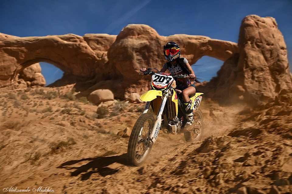 Mercenary Garage : Desert Dirt Bike