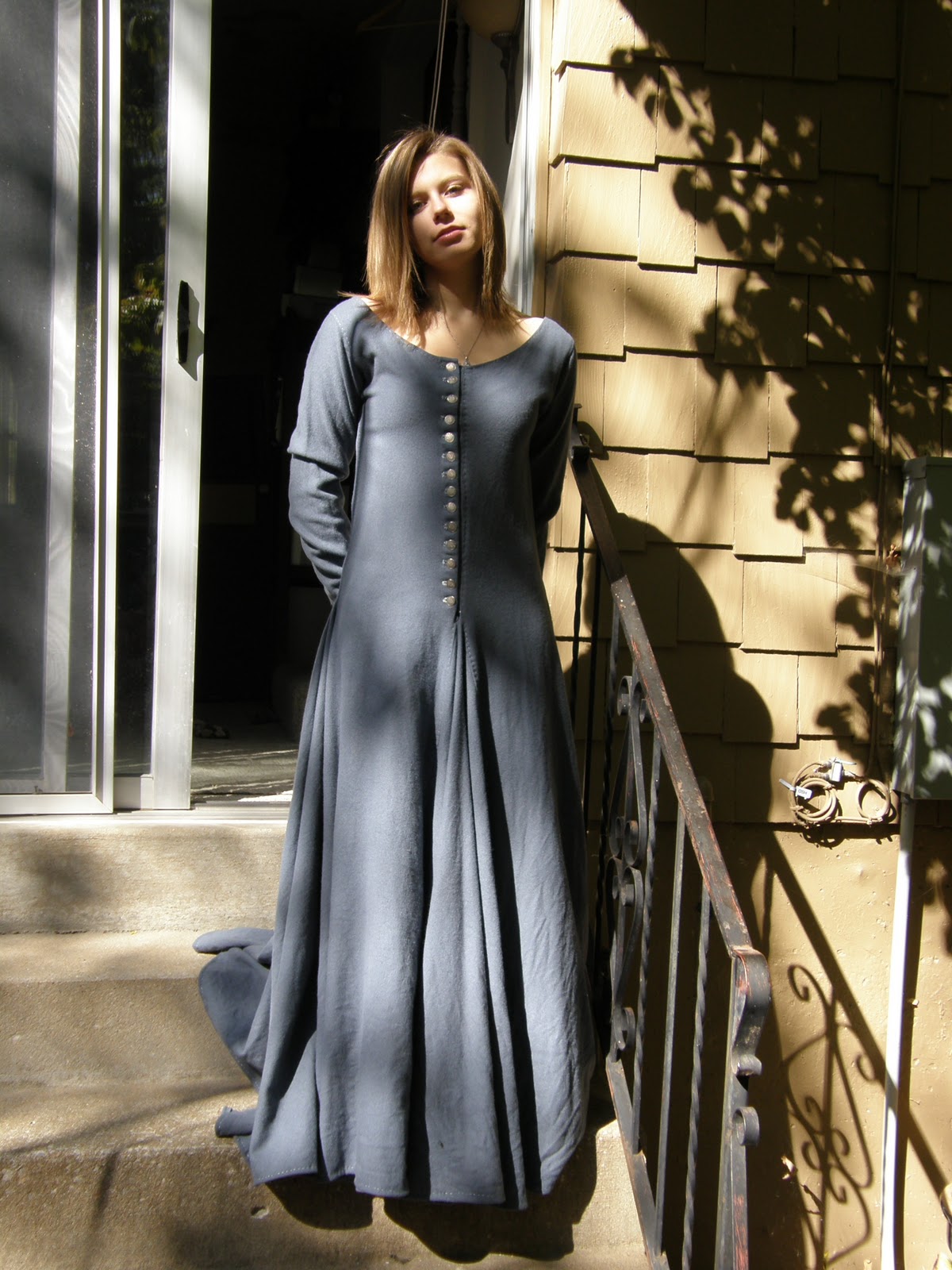 My SCA Adventures: (1)13th Century Grey Wool Cotehardie