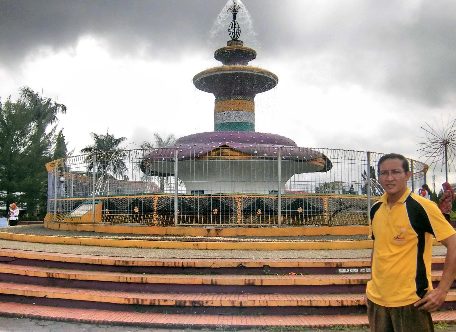 Firdaus Ubaidillah menjelajah Jawa, Madura, dan Bali: TAMAN RAFLESIA ...