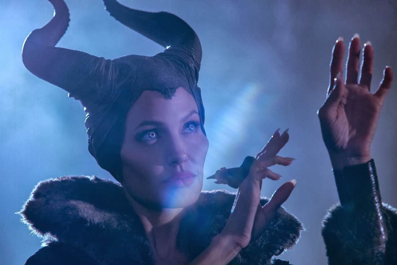 SNEAK PEEK : Angelina Possessed By "Maleficent"